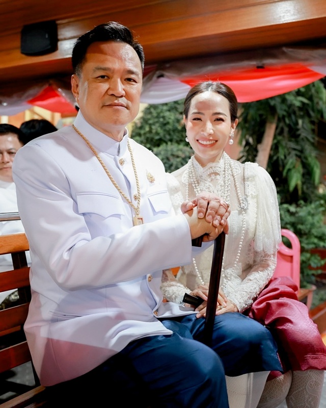 ประวัติ จ๋า ธนนนท์ ภรรยา อนุทิน ชาญวีรกูล กับเส้นทางรักเริ่มที่ร้านกาแฟ